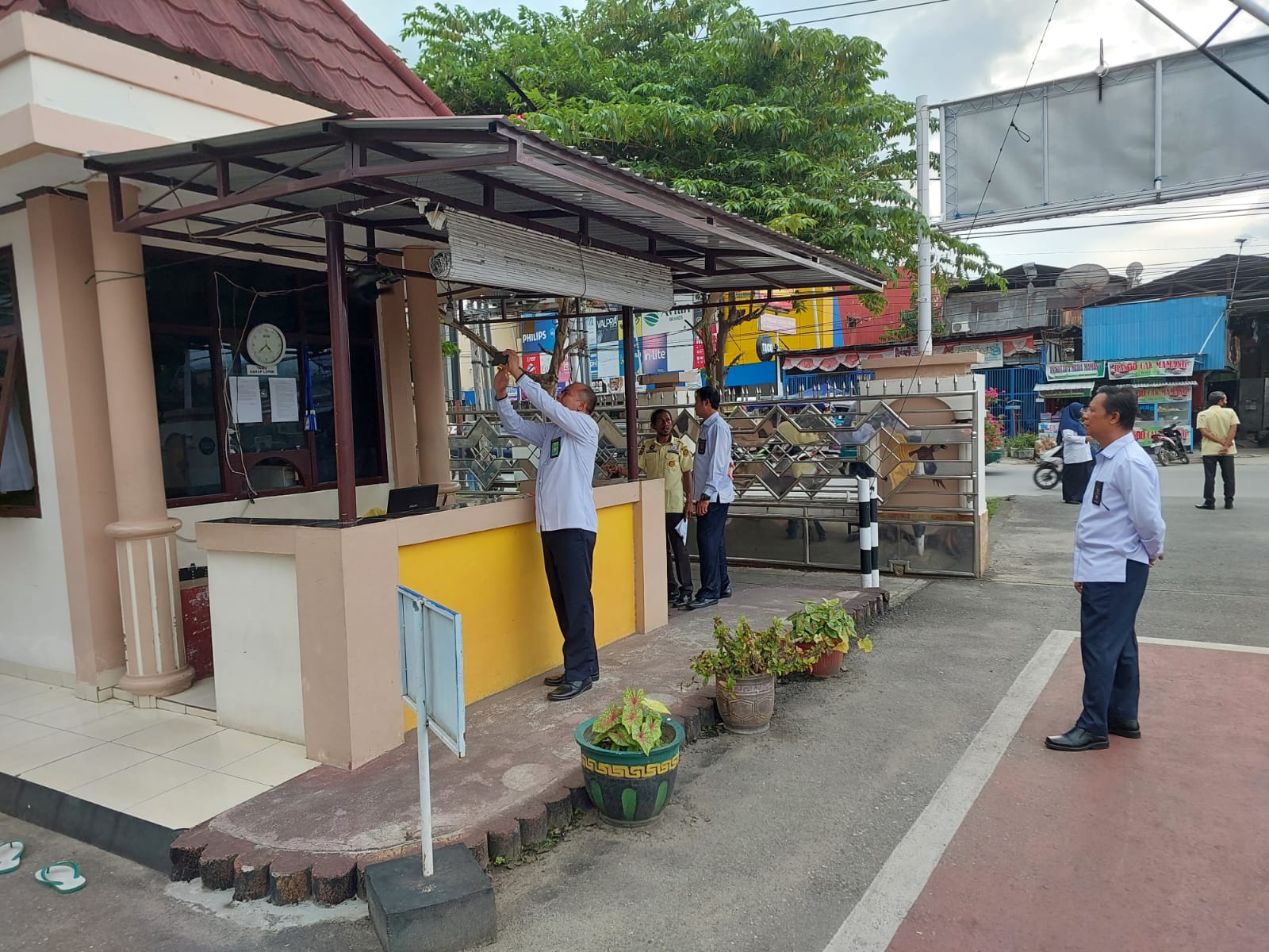 Pembenahan Pos Jaga Sebagai Tindak Lanjut Rapat Evaluasi Pembangunan ...